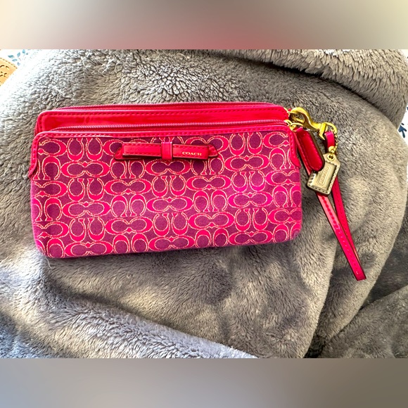 Bags | Vintage Coach Wrislet | Poshmark